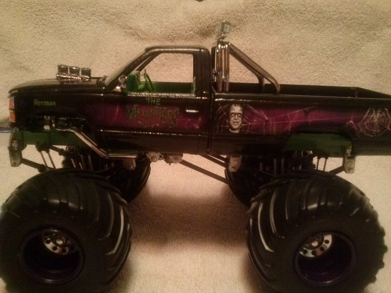 Chevrolet Munster Monster Truck -- Plastic Model Vehicle Kit -- 1/25 ...