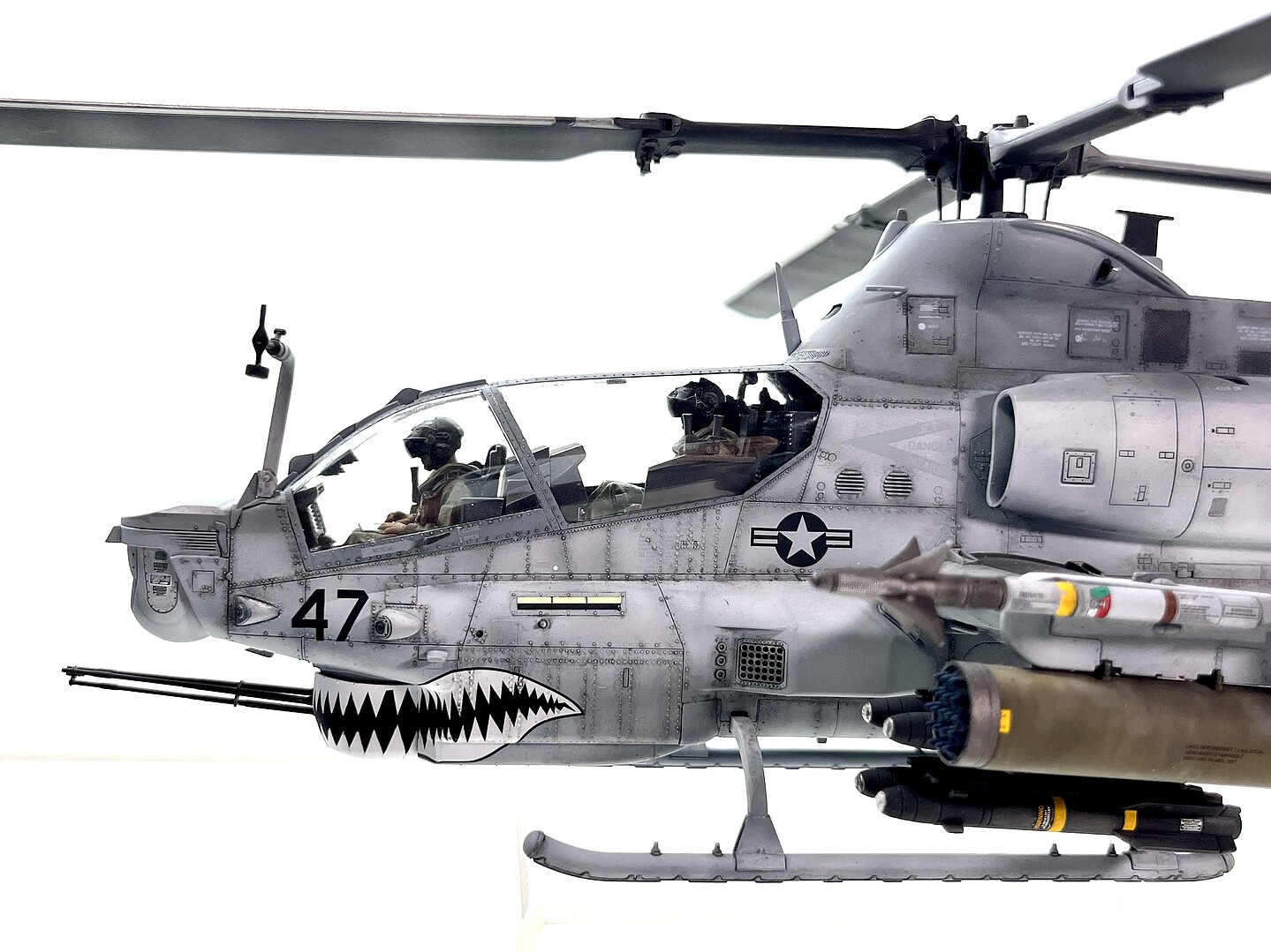 AH1Z Shark Mouth USMC -- Plastic Model Attack Helicopter Kit -- 1/35 ...