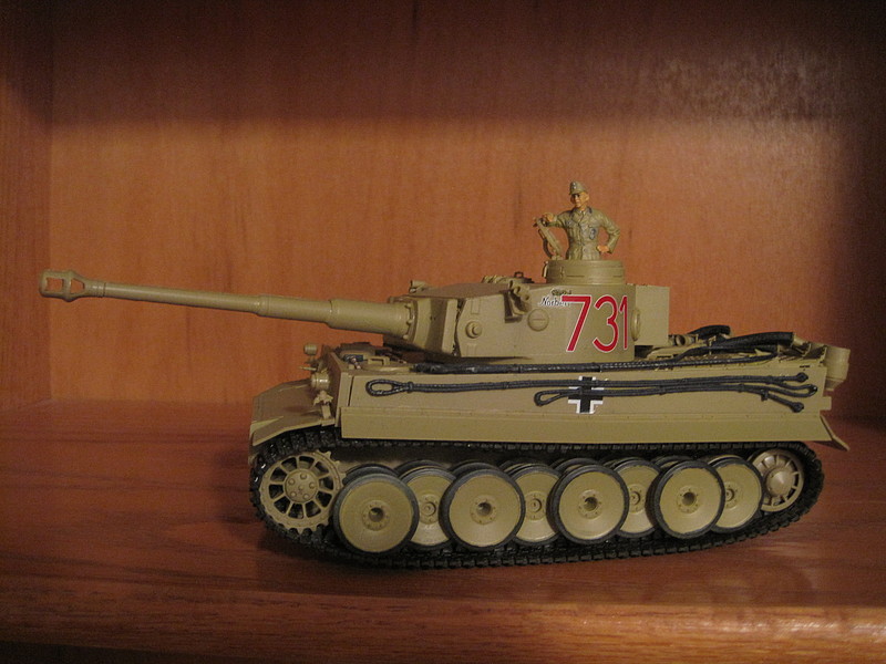 German Tiger I Initial Tank -- Plastic Model Military Vehicle Kit -- 1/ ...