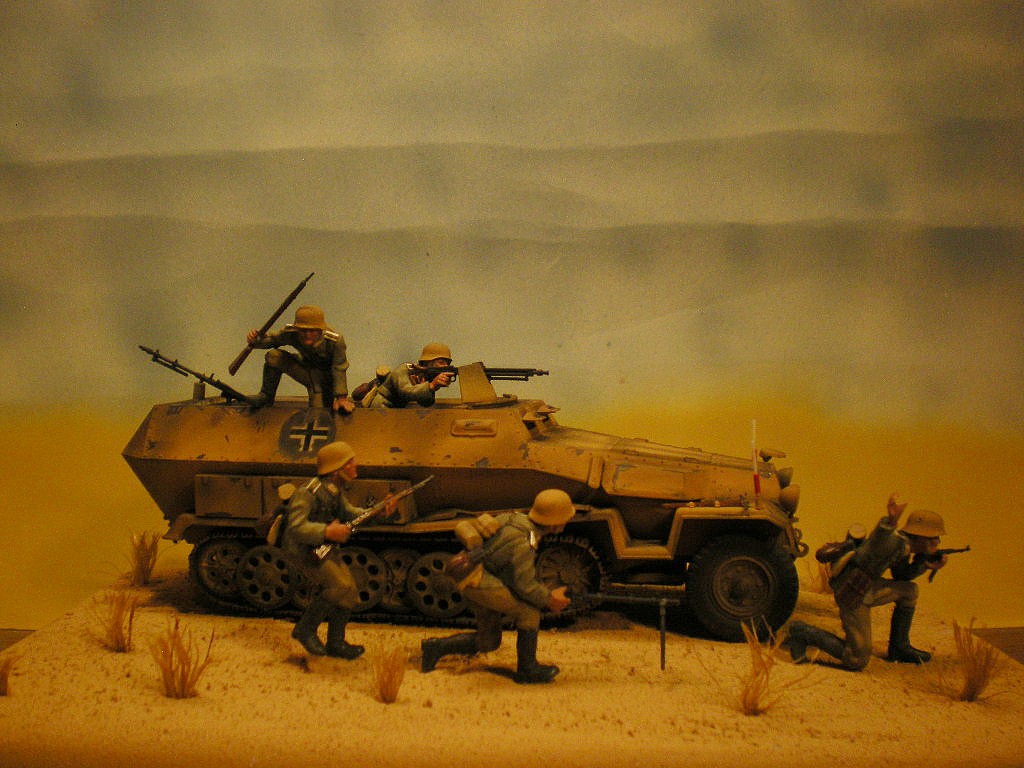 German Hanomag Sd.Kfz. 251/1 Halftrack -- Plastic Model Military ...