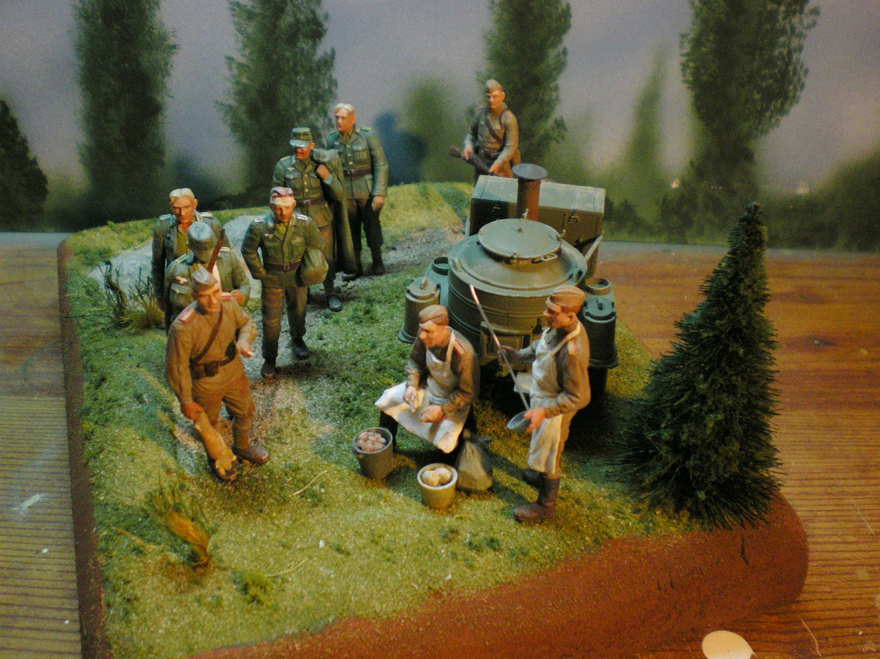 Soviet Field Kitchen KP-42 -- Plastic Model Military Diorama Kit -- 1/ ...