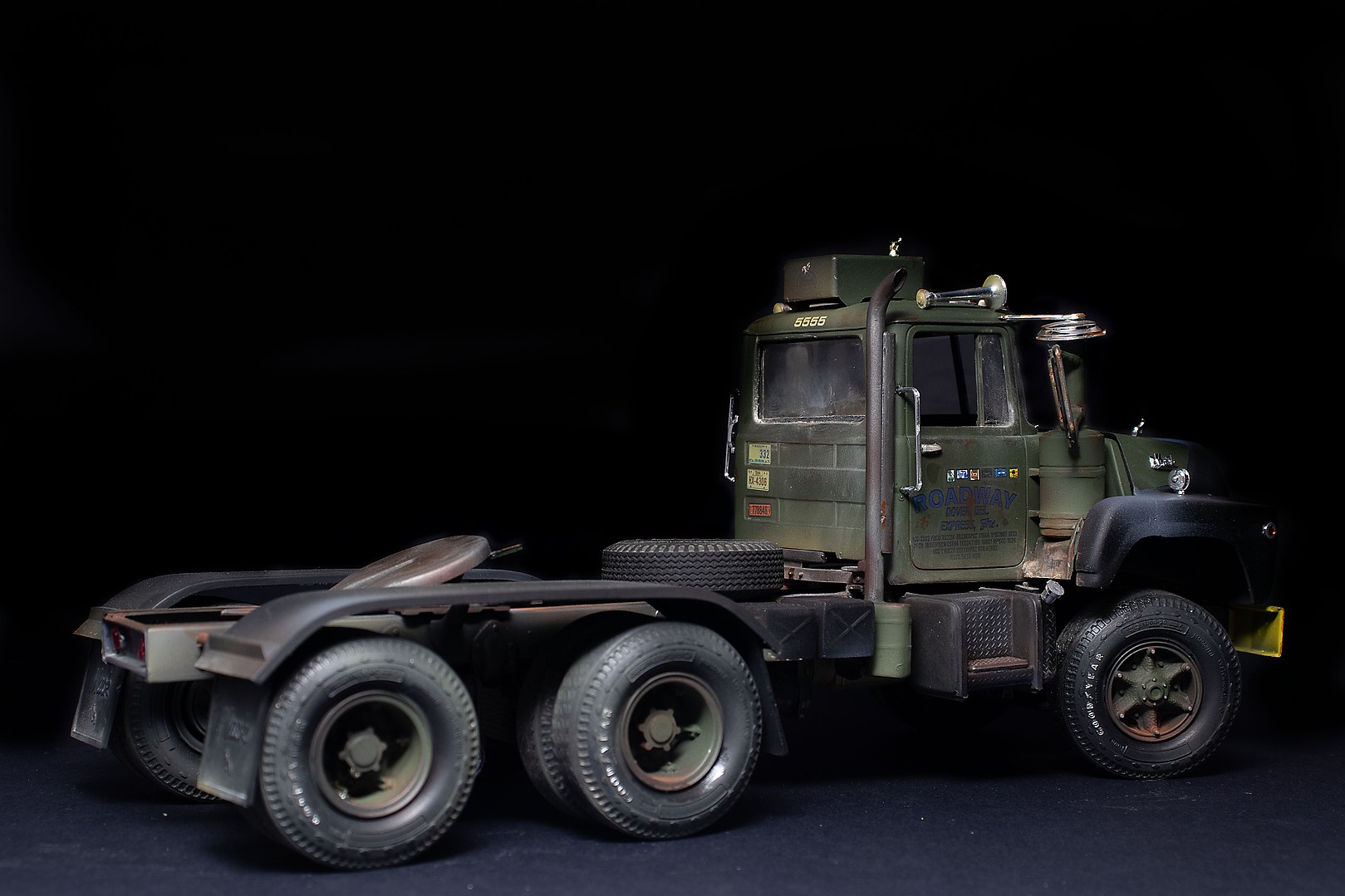 Mack R685ST Semi Tractor -- Plastic Model Truck Kit -- 1/25 -- #1039-06 ...