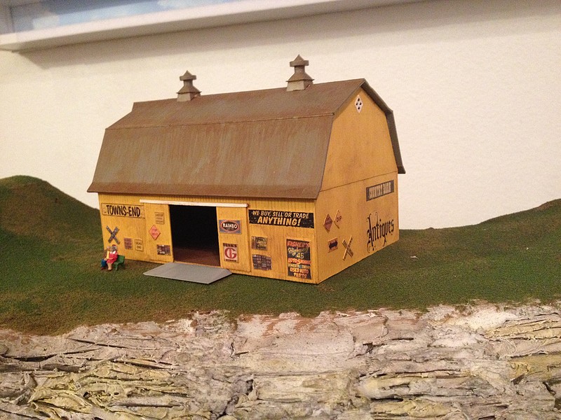 Gallery Pictures Walthers Antiques Barn - Kit - 7 x 4-1/2 x 4-9/16'' HO ...