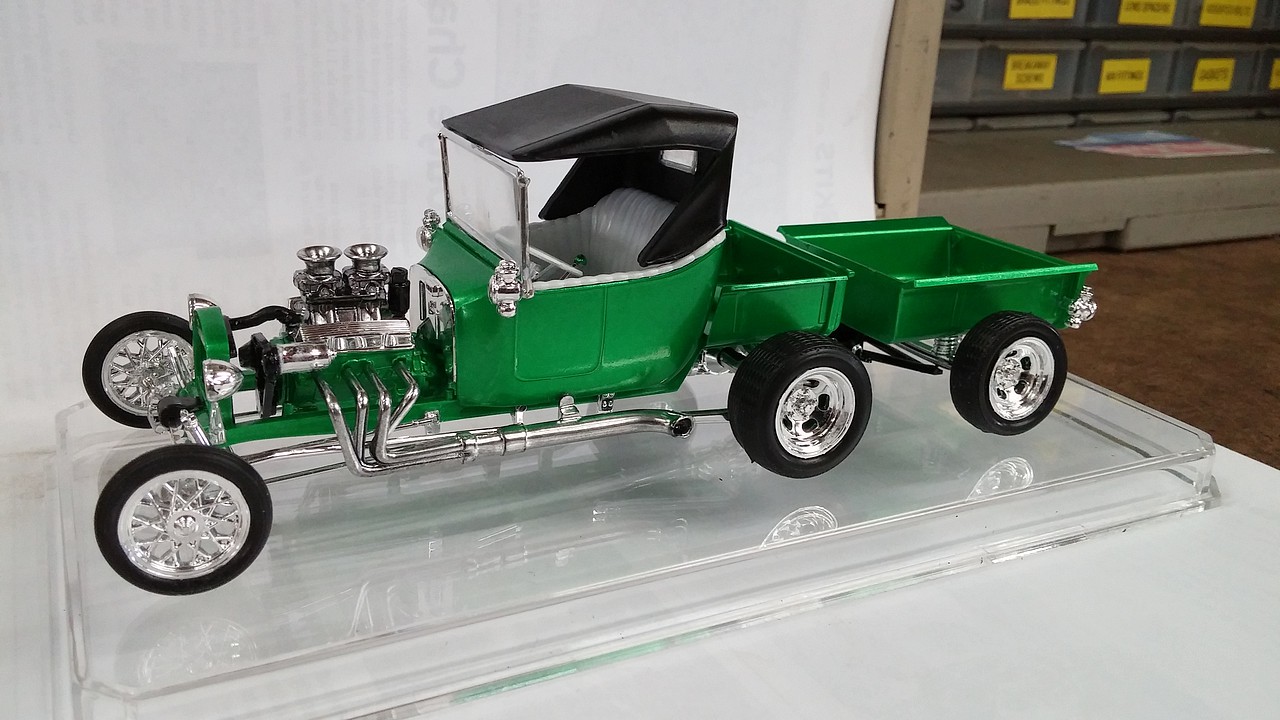 Ford Street Rod -- Plastic Model Car Kit -- 1/24 Scale -- #854336 ...