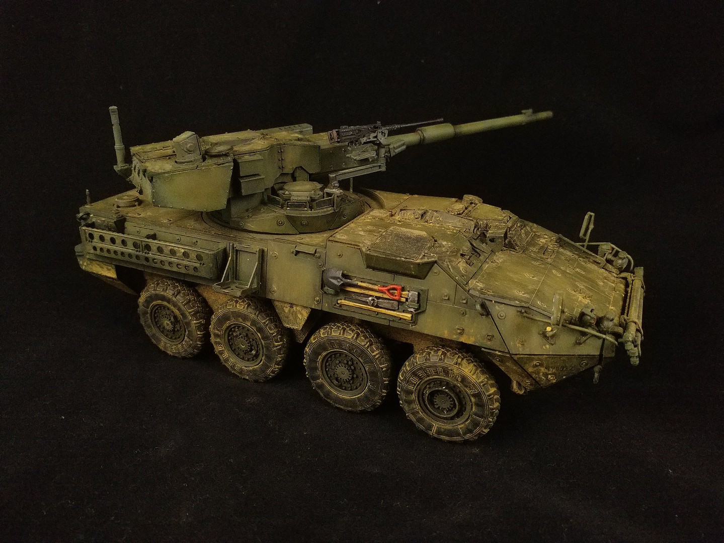 Stryker M1128 MGS Vehicle -- Plastic Model Armoured Car Kit -- 1/35 ...