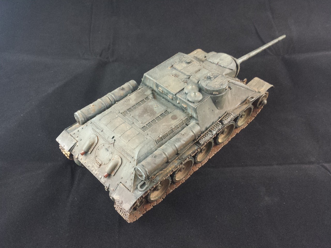 Soviet SU-85M Tank Destroyer -- Plastic Model Military Vehicle Kit -- 1/35 Scale -- #6415 ...