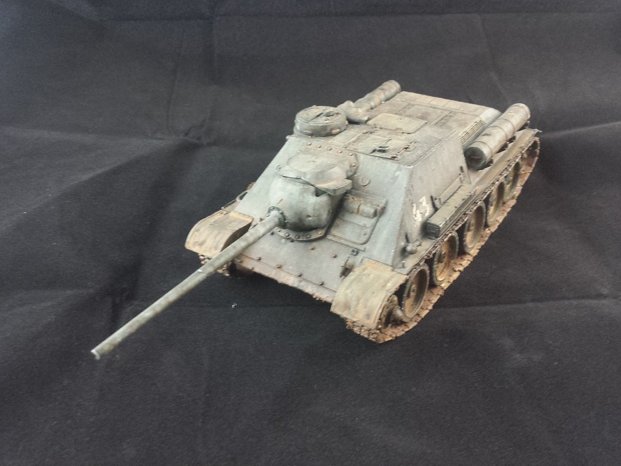 Soviet SU-85M Tank Destroyer -- Plastic Model Military Vehicle Kit -- 1/35 Scale -- #6415 ...