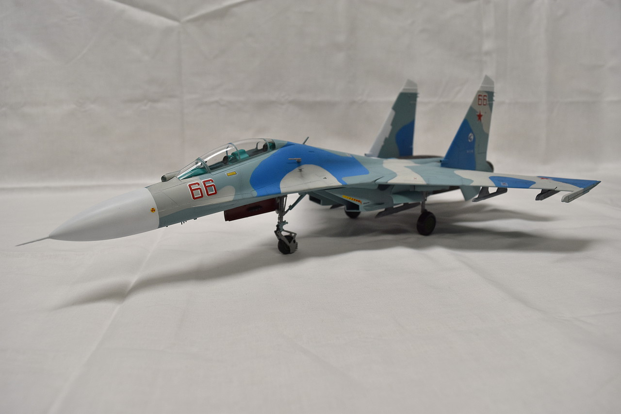 SU27 Flanker B USSR Fighter -- Plastic Model Airplane Kit -- 1/48 Scale ...