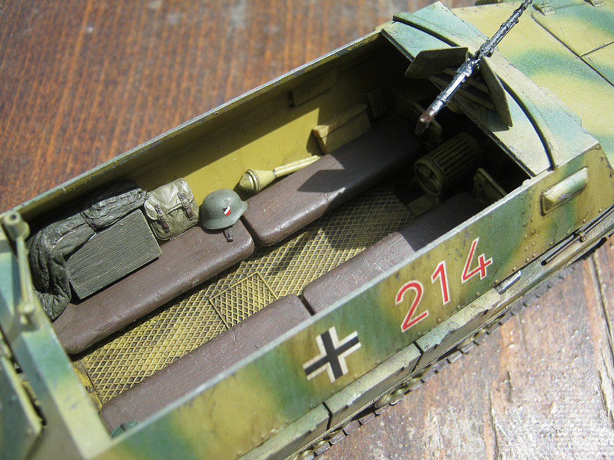 German Hanomag Sd.Kfz. 251/1 Halftrack -- Plastic Model Military ...