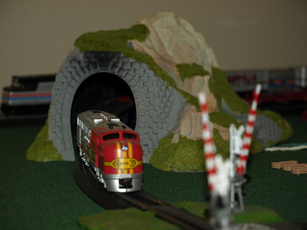 Curved Tunnel -- HO Scale Model Railroad Tunnel -- #1324 pictures by ...