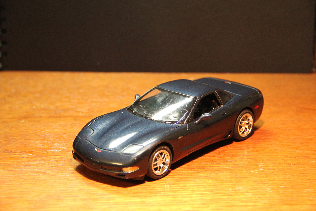 2004 Corvette Z06 -- Plastic Model Car Kit -- 1/25 Scale -- #854029 ...