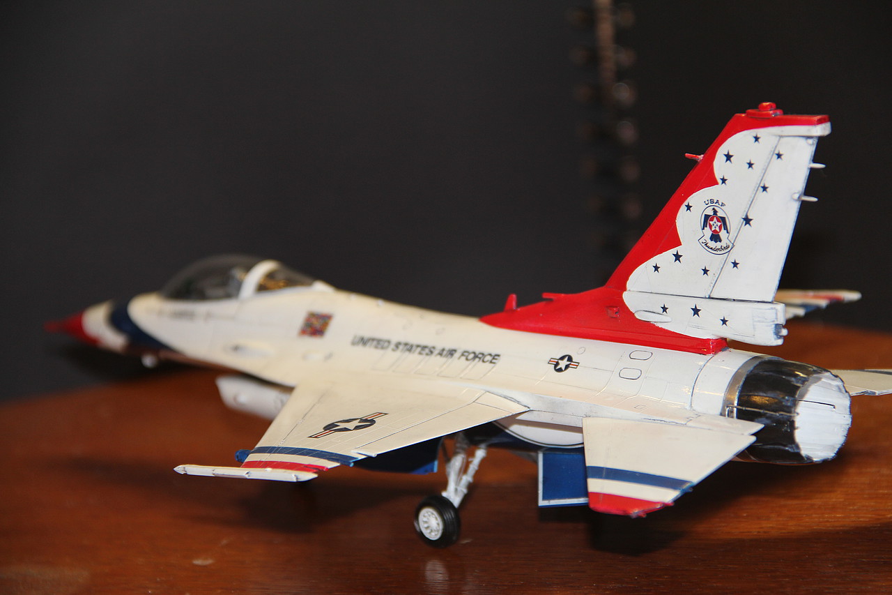 F-16 Air Team -- Plastic Model Airplane Kit -- 1/48 Scale -- #855326 ...