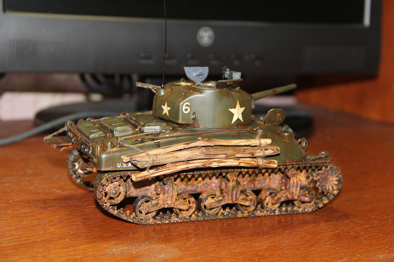 Sherman M4A1 Screamin' MIMI -- Plastic Model Military Vehicle Kit -- 1/ ...