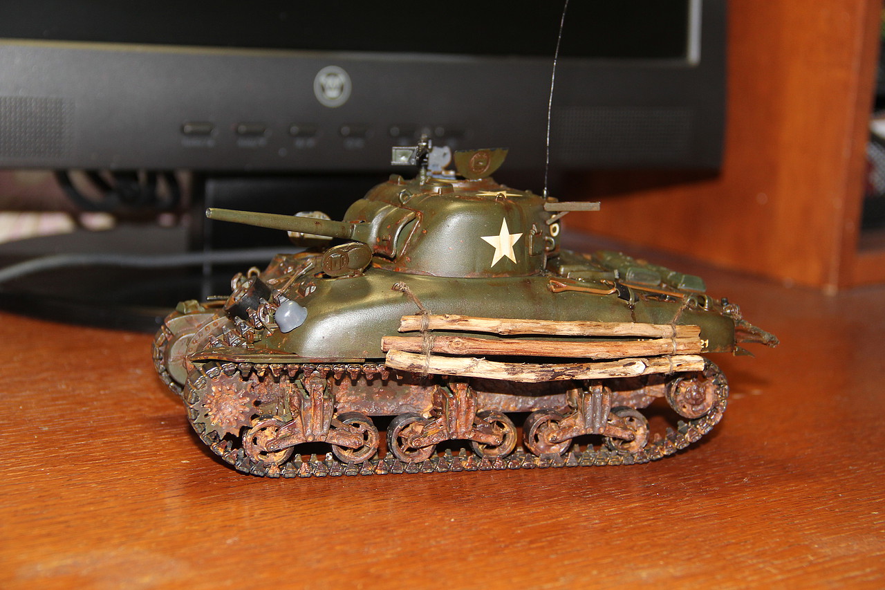 Sherman M4A1 Screamin' MIMI -- Plastic Model Military Vehicle Kit -- 1/ ...