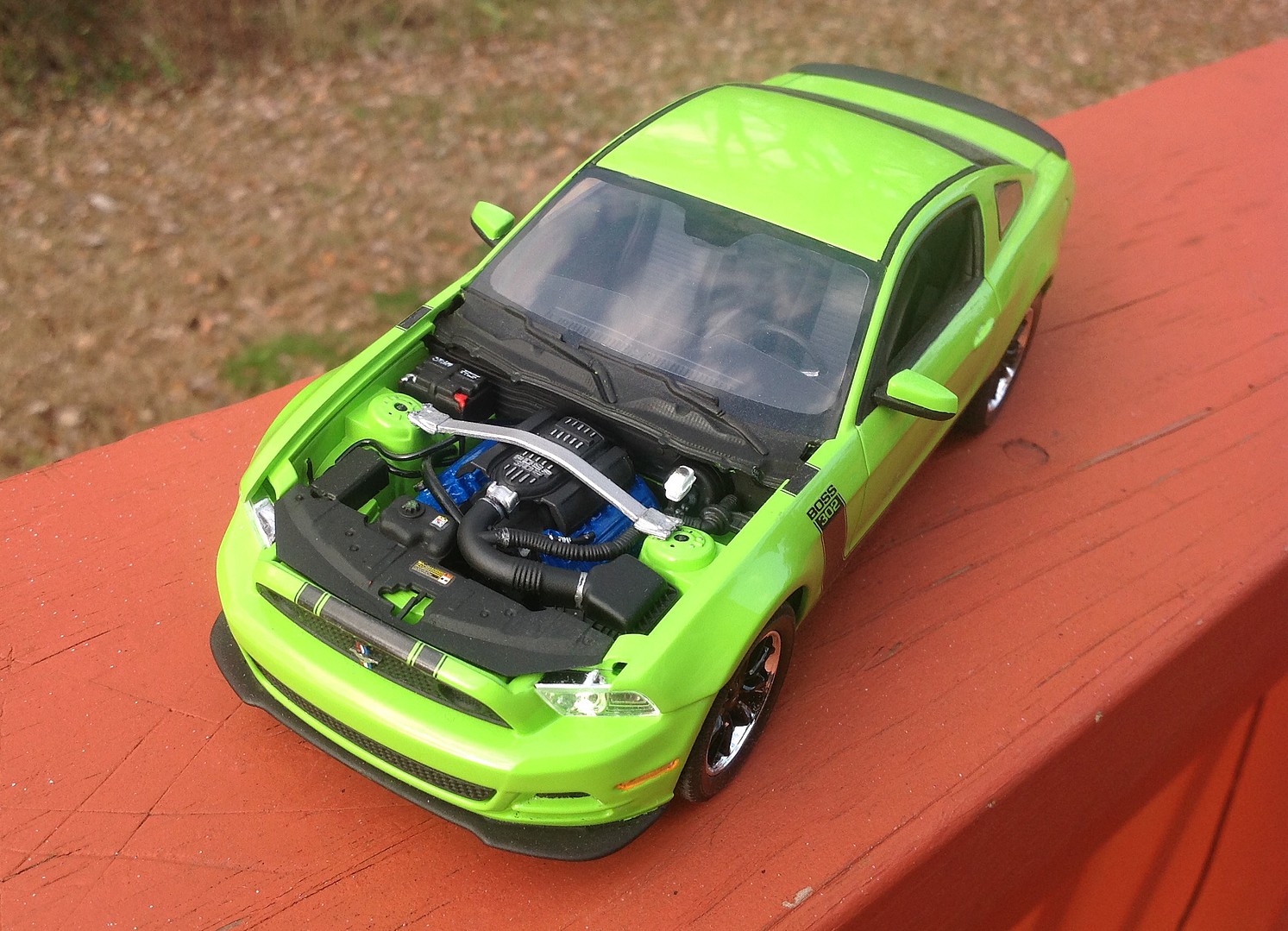 2013 Mustang Boss 302 -- Plastic Model Car Kit -- 1/25 Scale -- #85 ...