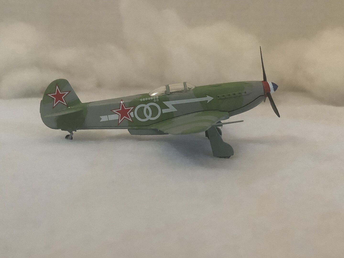 Soviet YAK-3 -- Plastic Model Aircraft Kit -- 1/72 Scale -- #80255 ...