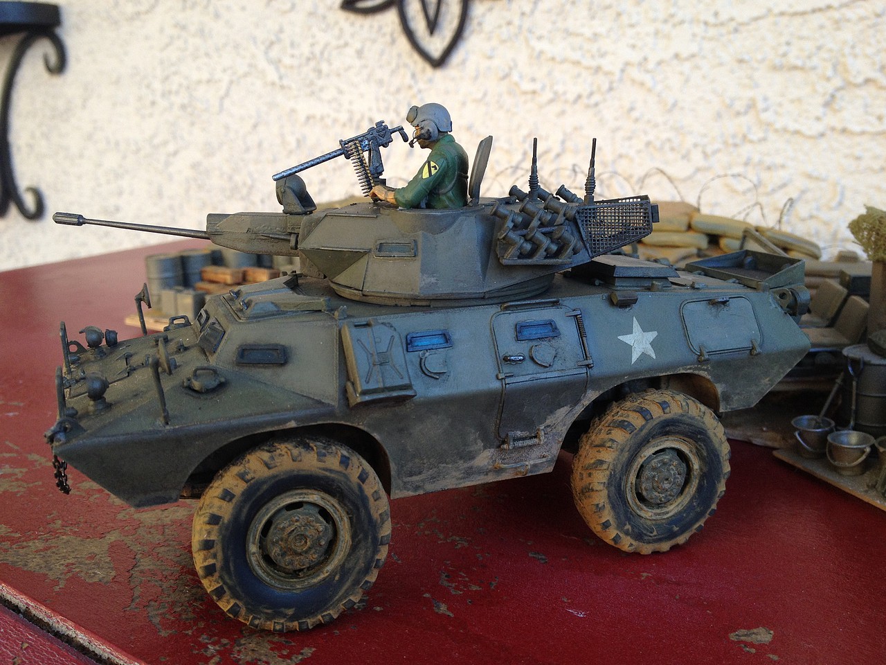 V-150 Commando with 20mm -- Plastic Model Military Vehicle Kit -- 1/35 ...