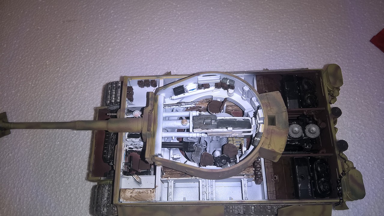 WWII Tiger I Tank w/Interior -- Plastic Model Military Vehicle Kit -- 1 ...