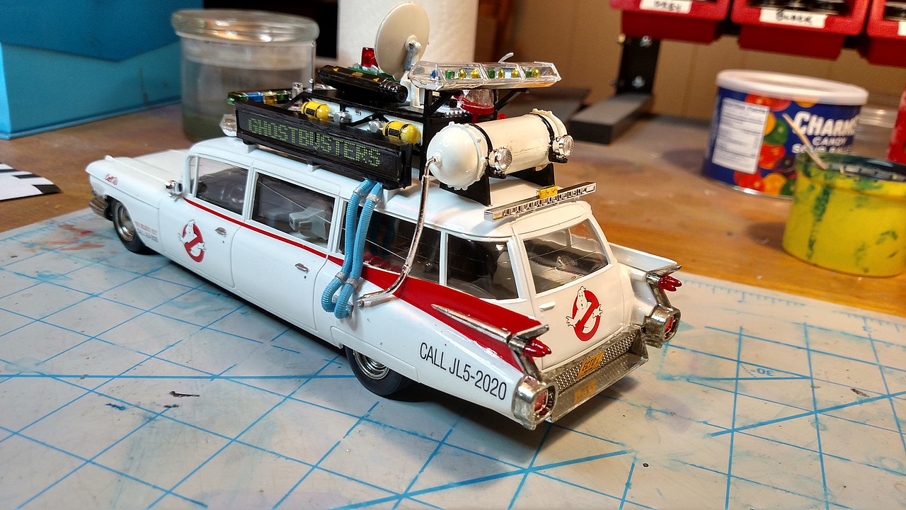 GHOSTBUSTERS Ecto-1A -- Plastic Model Car Kit -- 1/25 Scale -- #750 ...