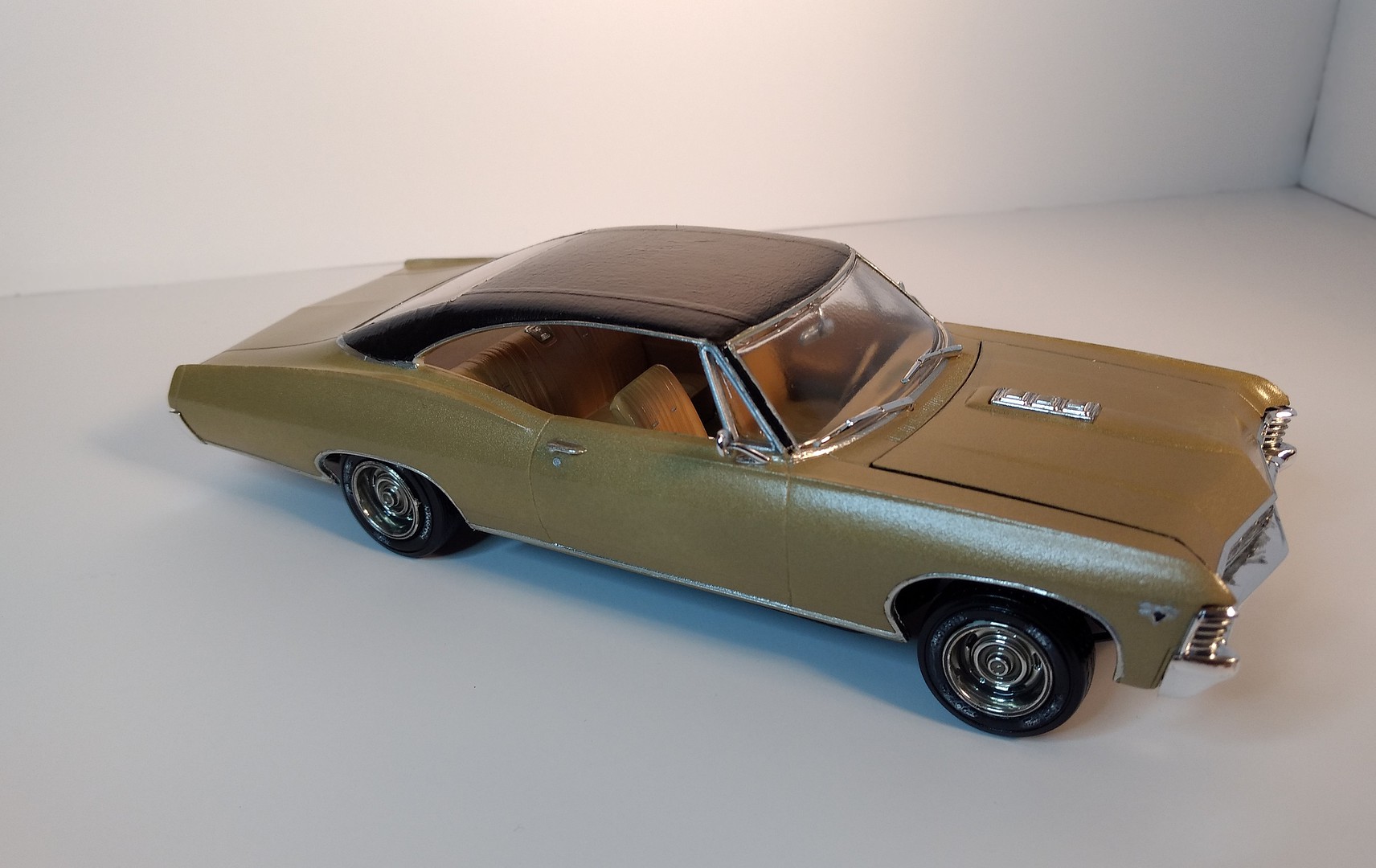 1967 Chevy Impala SS (Stock) -- Plastic Model Car Kit -- 1/25 Scale ...