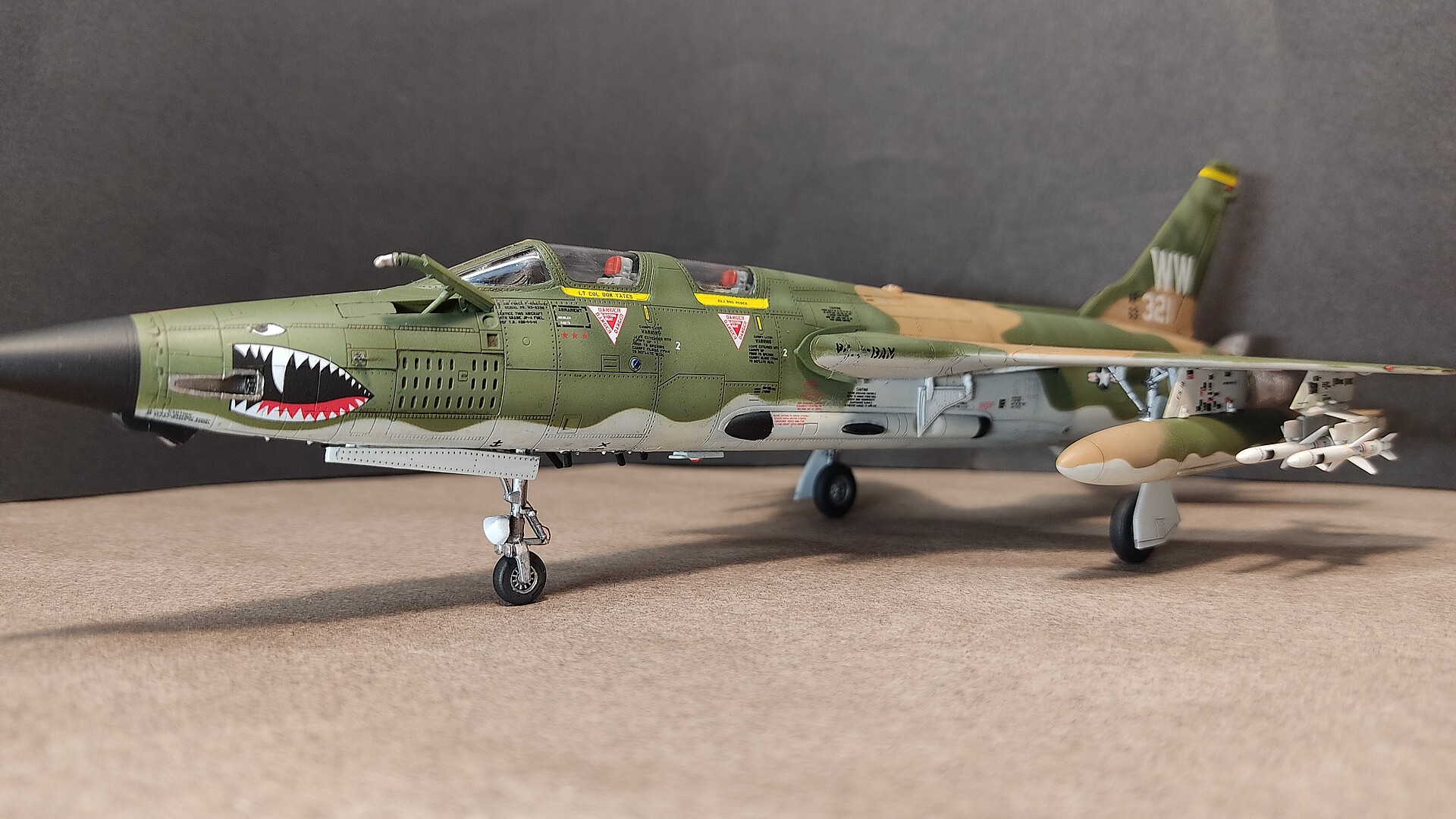 F105G Thunderchief Aircraft -- Plastic Model Airplane -- 1/72 Scale ...