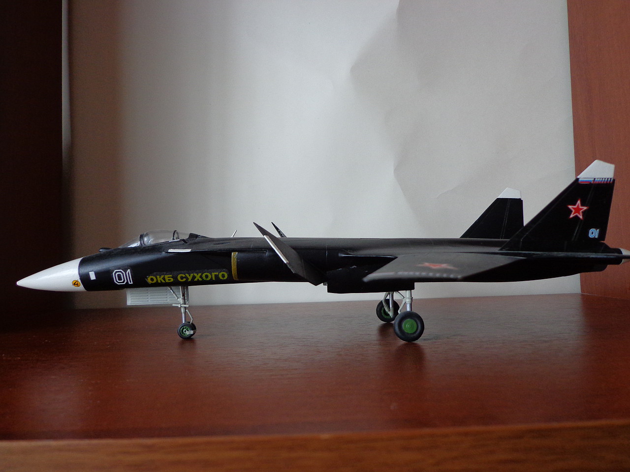 Sukhoi Su47 Berkut Fighter -- Plastic Model Airplane Kit -- 1/72 Scale ...