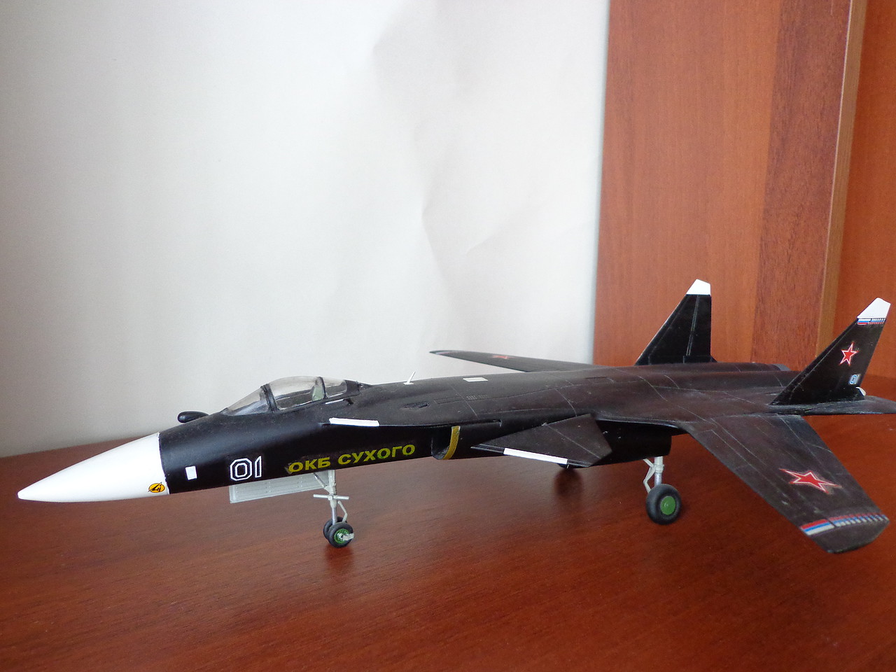 Sukhoi Su47 Berkut Fighter -- Plastic Model Airplane Kit -- 1/72 Scale ...