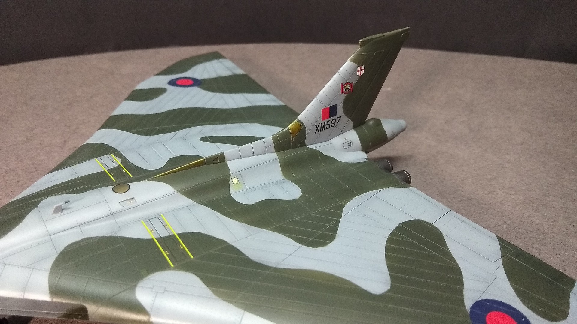 Avro Vulcan B2 Jet-Pwd Bomber -- Falklands War -- Plastic Model Kit ...