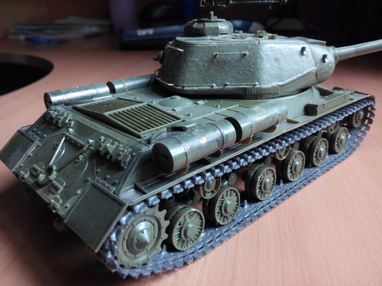JS2 Soviet Heavy Tank -- Plastic Model Tank Kit -- 1/35 Scale -- #3524 ...
