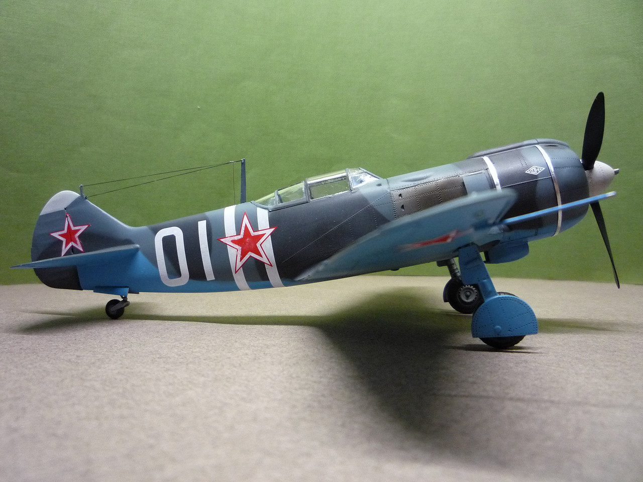 LA5 FN Soviet Fighter -- Plastic Model Airplane Kit -- 1/48 Scale ...