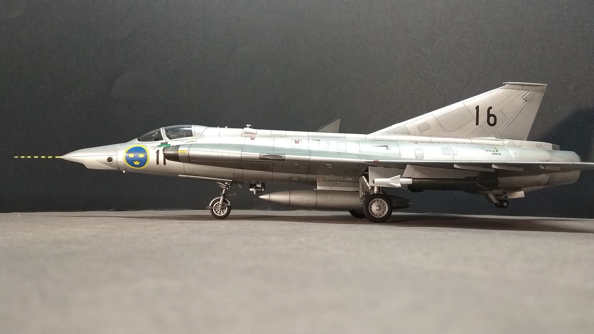 Gallery Pictures Hasegawa J35F/J Draken Swedish AF Interceptor Plastic ...