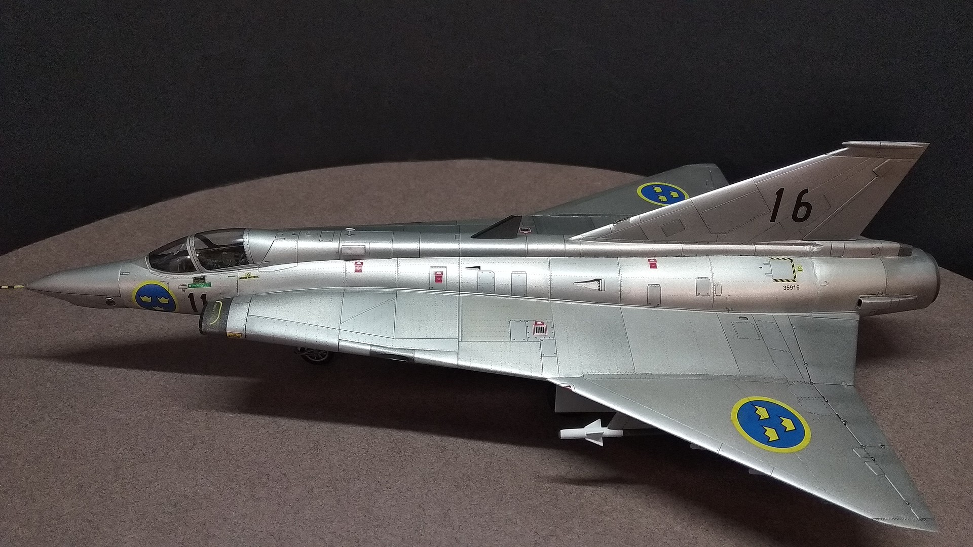 J35F/J Draken Swedish AF Interceptor -- Plastic Model Airplane Kit -- 1 ...