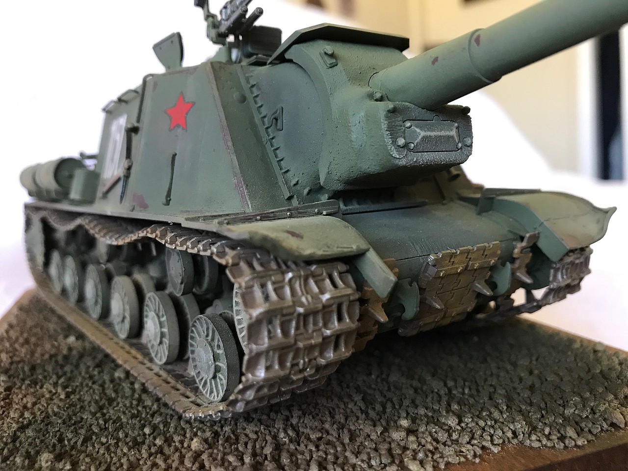 Russian Heavy Self-Propelled Gun JSU-152 -- Plastic Model Military Kit ...