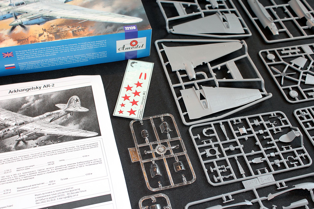 AR2 Soviet Dive Bomber -- Plastic Model Airplane Kit -- 1/72 Scale ...