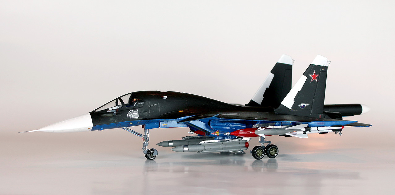 Sukhoi SU-34/32 Fullback -- Plastic Model Airplane Kit -- 1/72 Scale ...