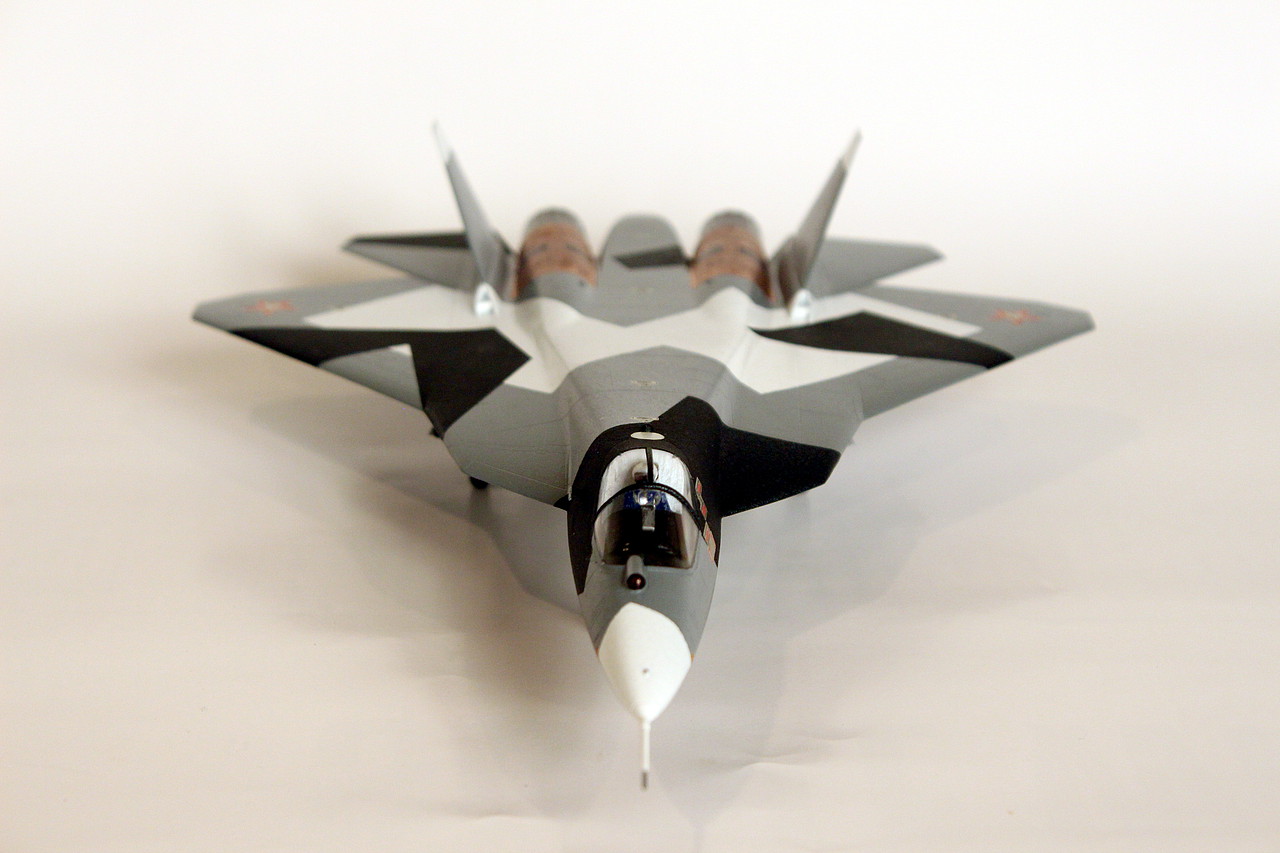 Sukhoi T-50 Russian Stealth Fighter -- Plastic Model Airplane Kit -- 1/ ...