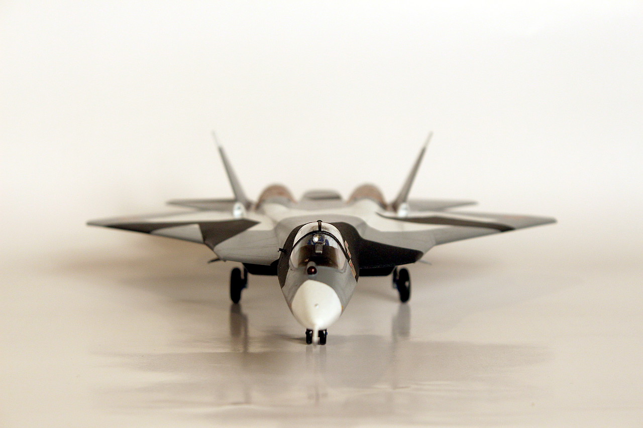 Sukhoi T-50 Russian Stealth Fighter -- Plastic Model Airplane Kit -- 1/ ...