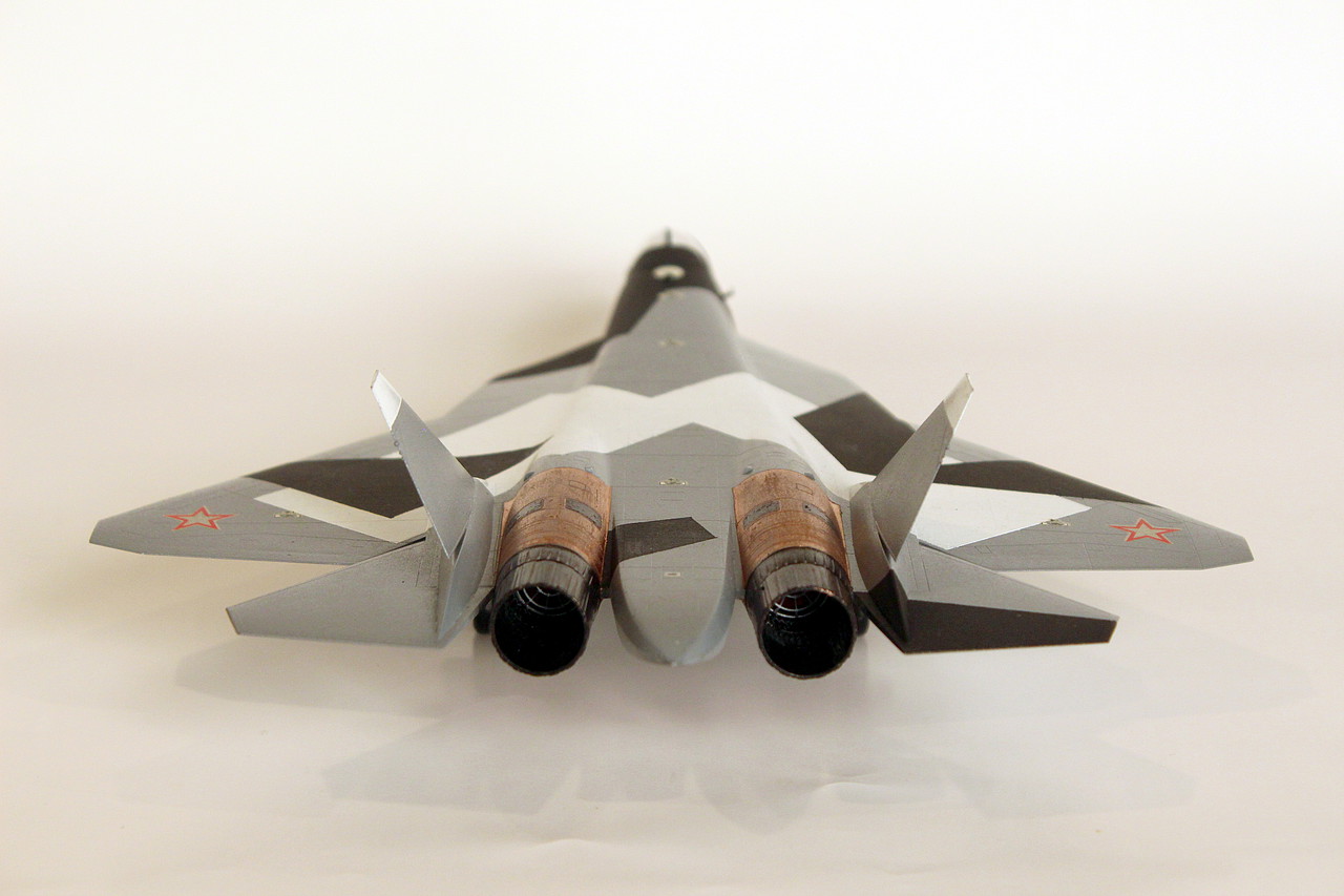 Sukhoi T-50 Russian Stealth Fighter -- Plastic Model Airplane Kit -- 1/ ...