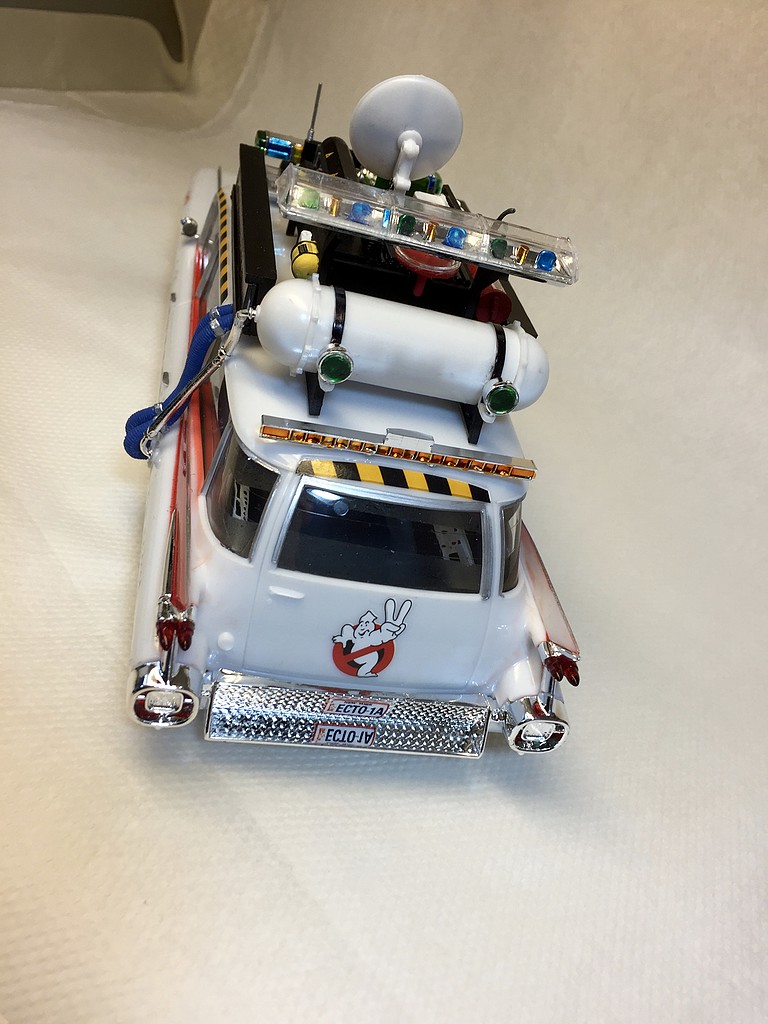 GHOSTBUSTERS Ecto-1A -- Plastic Model Car Kit -- 1/25 Scale -- #750 ...