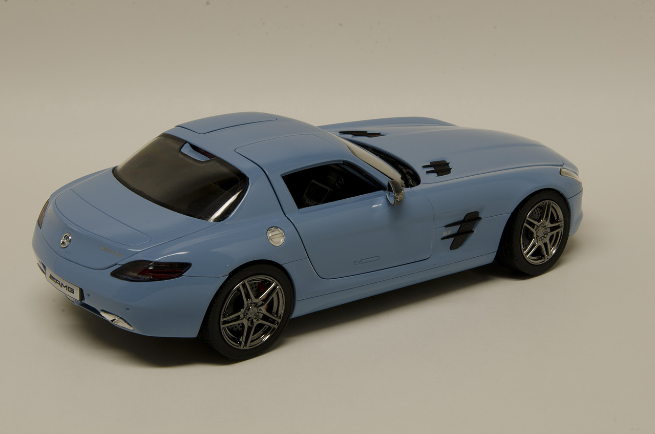 Mercedes-Benz SLS AMG -- Plastic Model Car Kit -- 1/24 Scale -- #07100 ...
