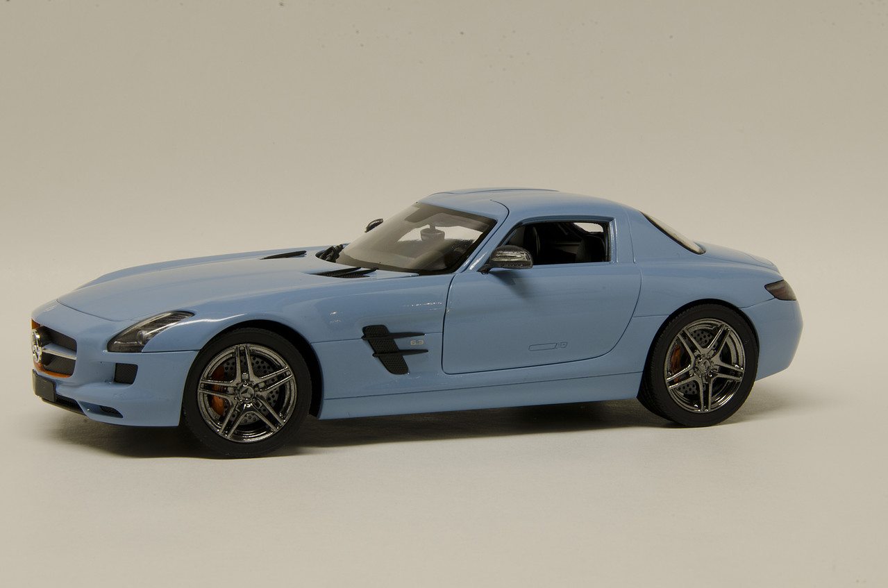 Mercedes-Benz SLS AMG -- Plastic Model Car Kit -- 1/24 Scale -- #07100 ...