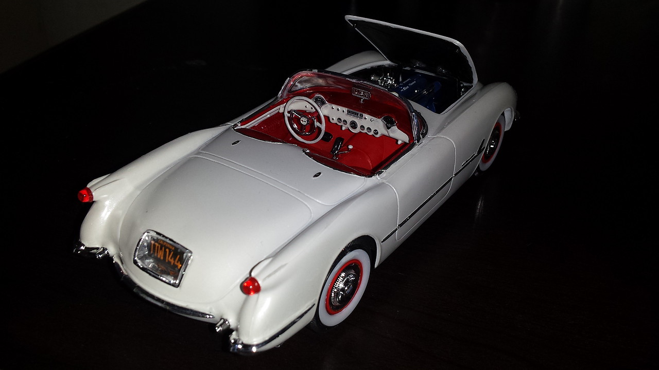1953 Corvette Roadster -- Plastic Model Car Kit -- 1/24 Scale ...