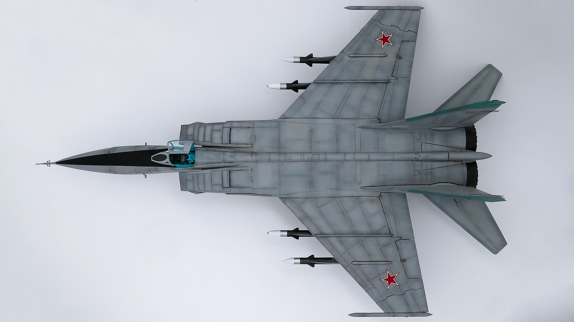 MiG25 Foxbat Fighter -- Plastic Model Airplane Kit -- 1/48 Scale ...