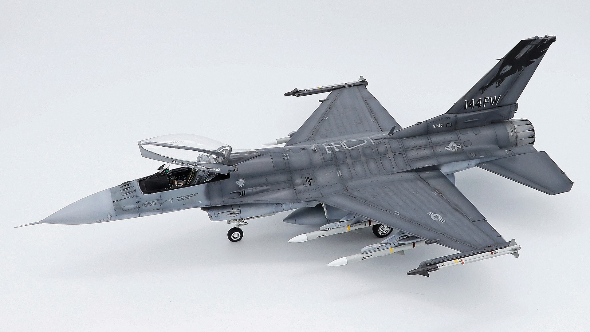 Lockheed F-16C Block 25/32 Jet Fighting Falcon -- Plastic Model Airplane Kit -- 1/48 Scale ...
