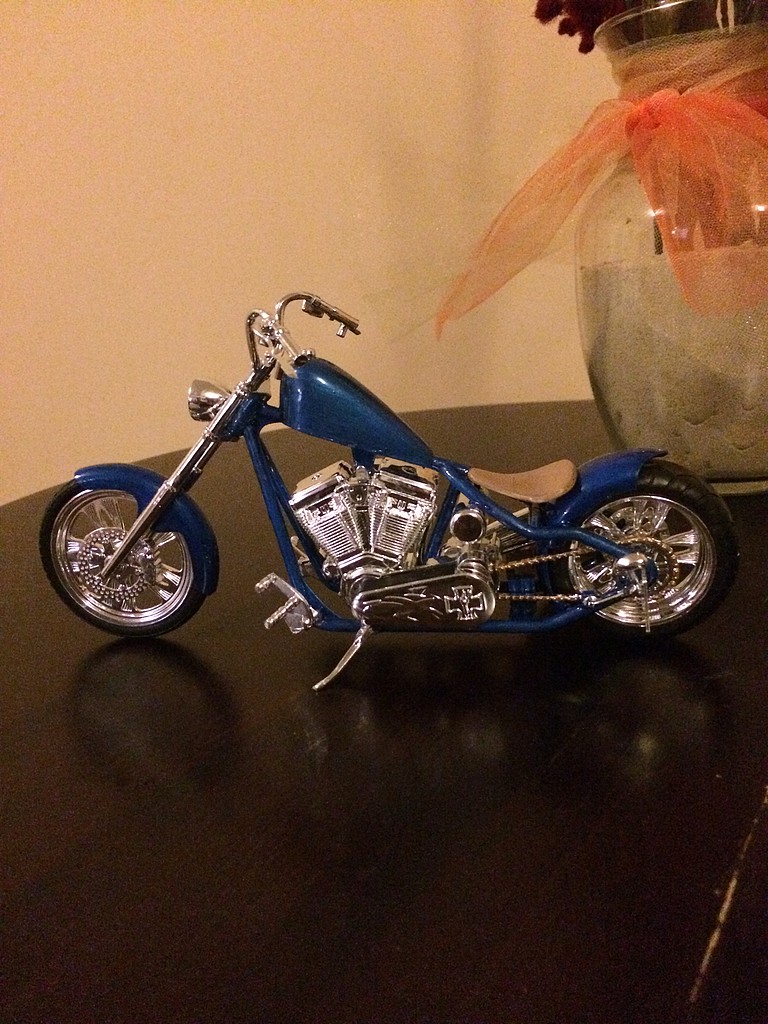 RM Kustom Chopper Crusader -- Plastic Model Motorcycle Kit -- 1/12 ...