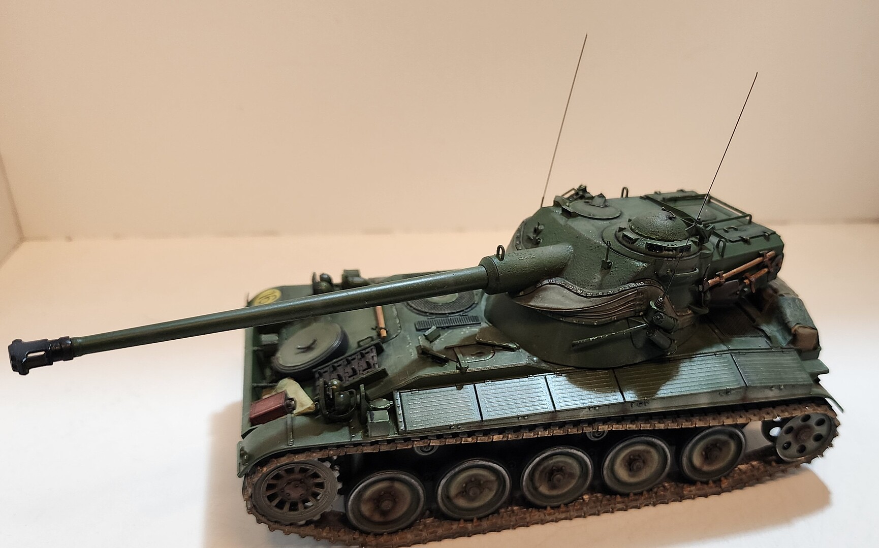 French Light Tank AMX-13 -- Plastic Model Military Vehicle Kit -- 1/35 ...