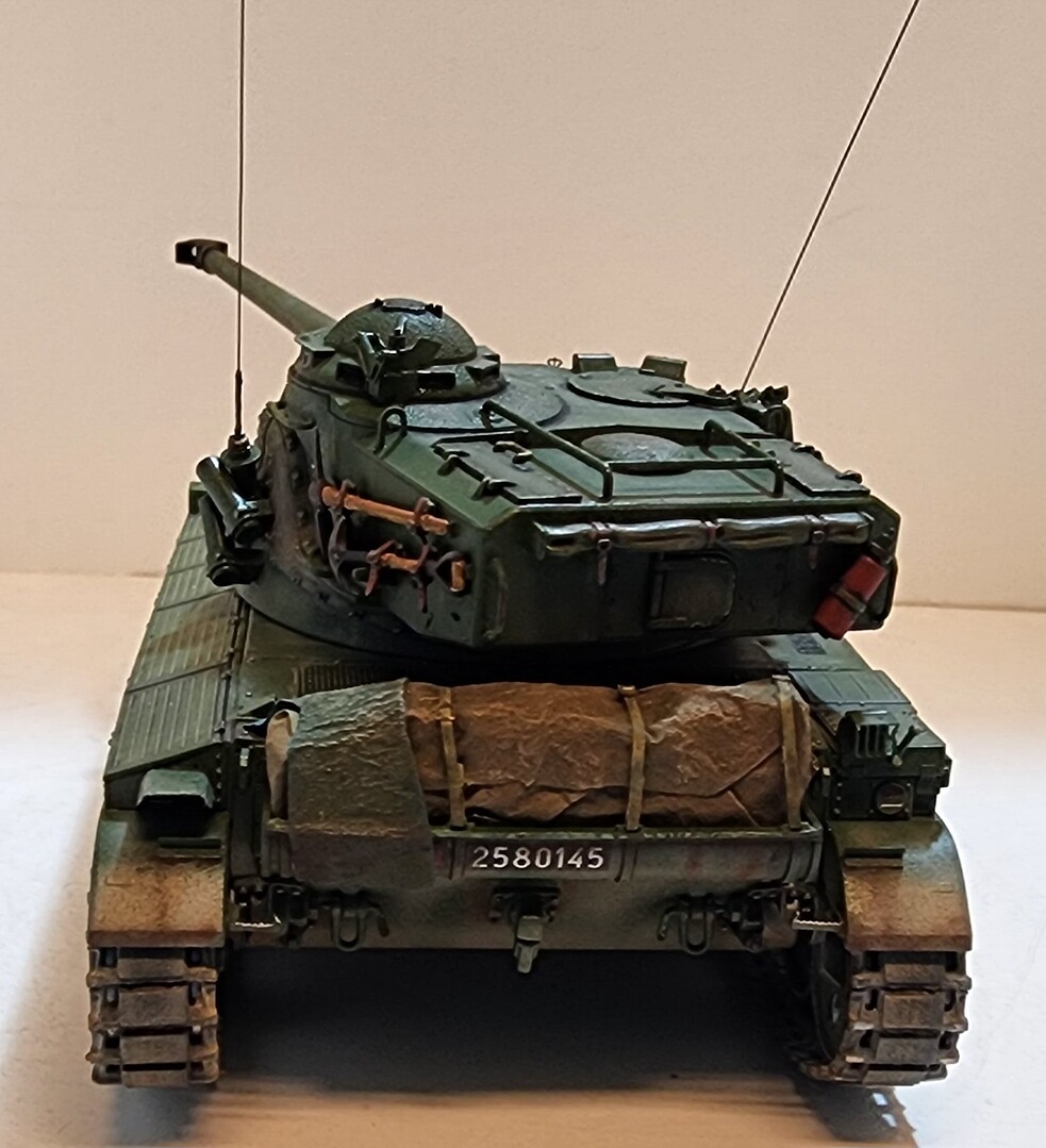 French Light Tank AMX-13 -- Plastic Model Military Vehicle Kit -- 1/35 ...