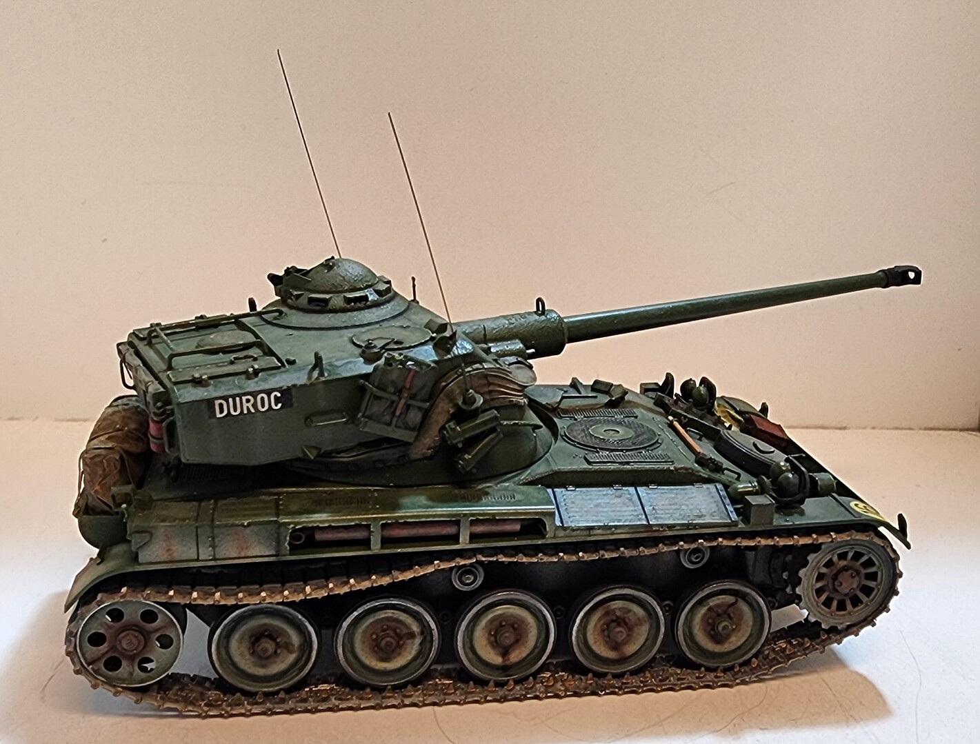 French Light Tank AMX-13 -- Plastic Model Military Vehicle Kit -- 1/35 ...