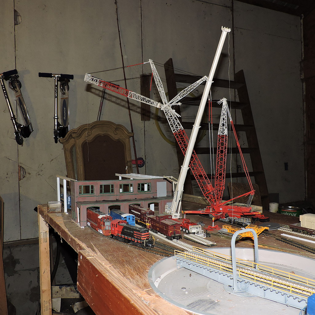 Demag AC 665 Telescopic Crane Kit -- HO Scale Model Railroad Vehicle ...