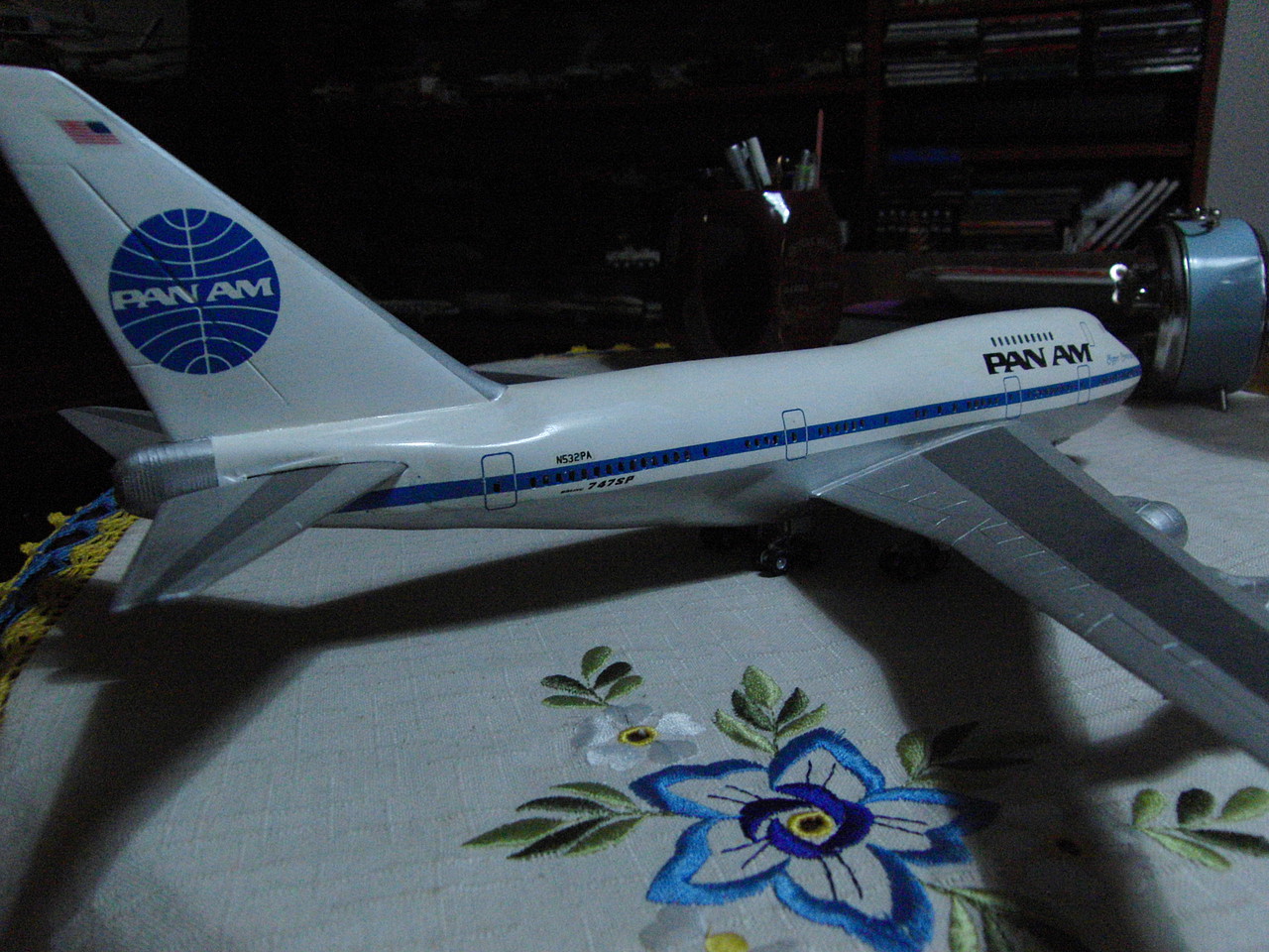 E-4B Airborne Command Post -- Plastic Model Airplane Kit -- 1/144 Scale ...
